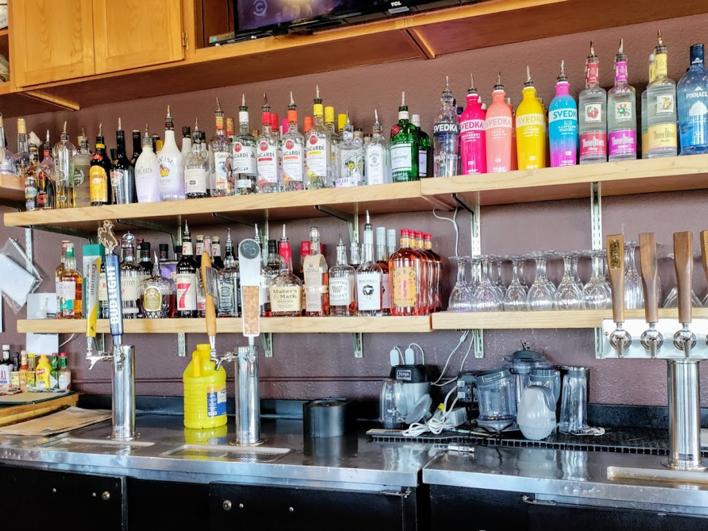 Local Happy Hour Deals | Drink Specials | Laramie, WY | Lovejoy's Bar ...